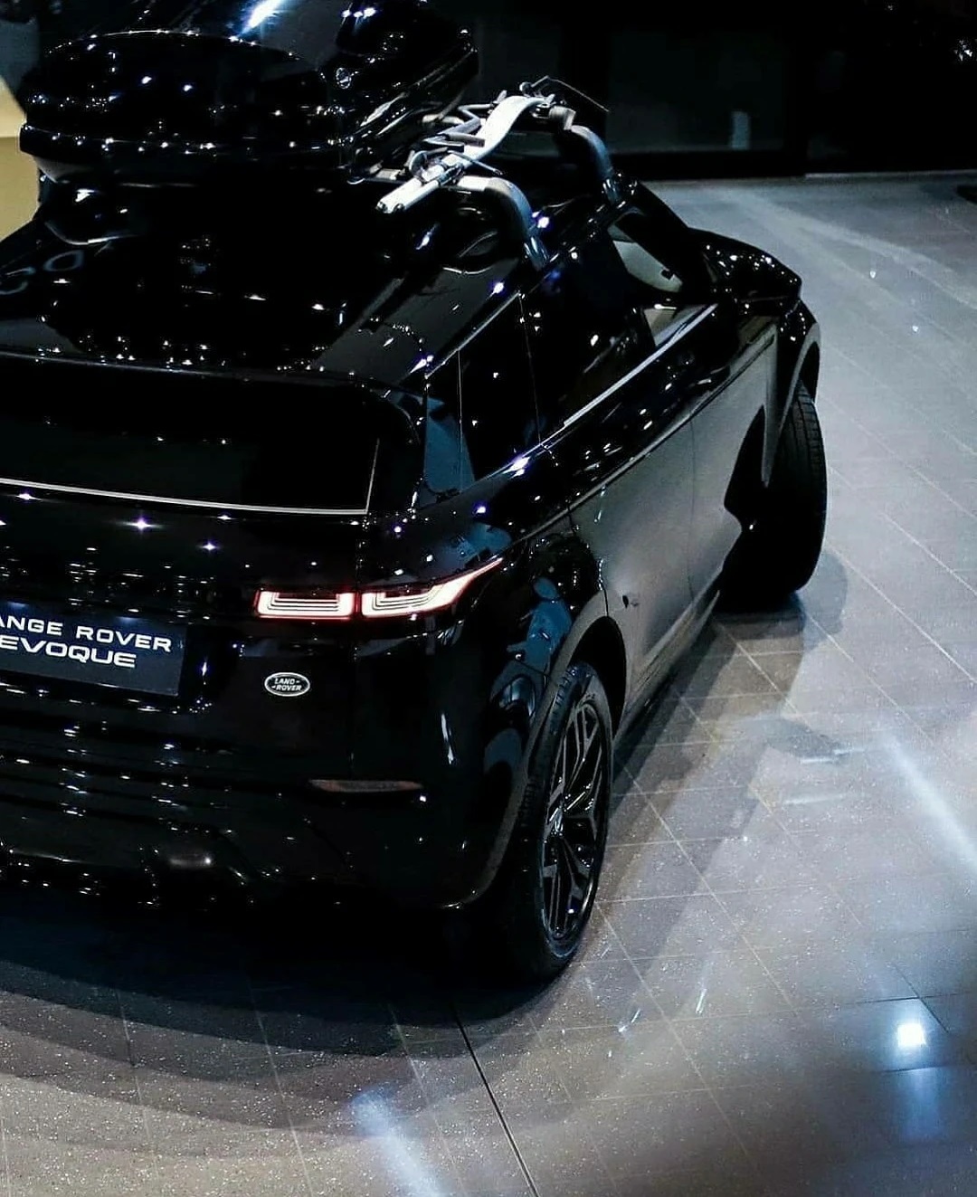 2021 Range Rover Evoque R-Dynamic Full Black Specs ! - Auto News Magazine