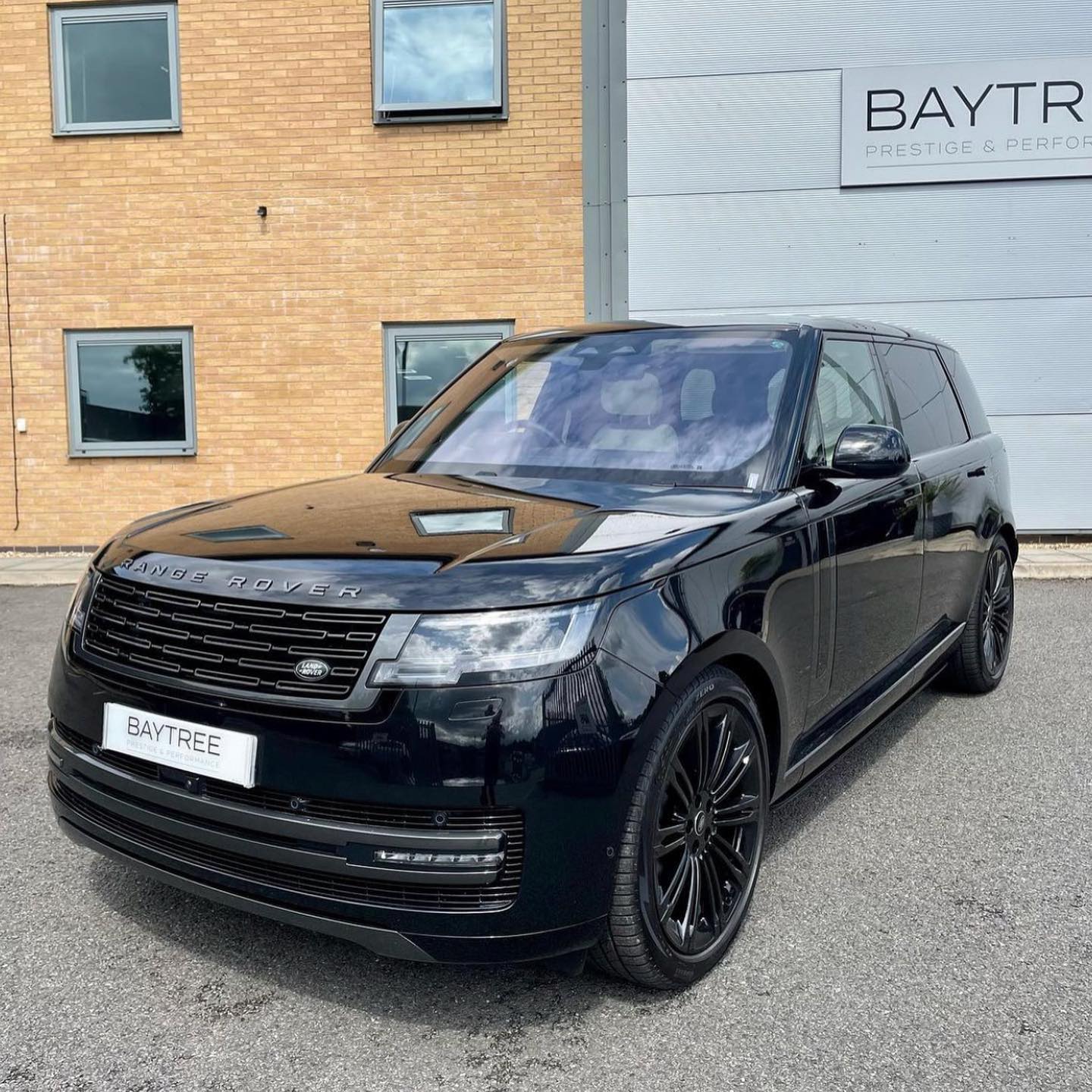 2022 Black Range Rover Autobiography on Black Wheels ! – Auto News Magazine