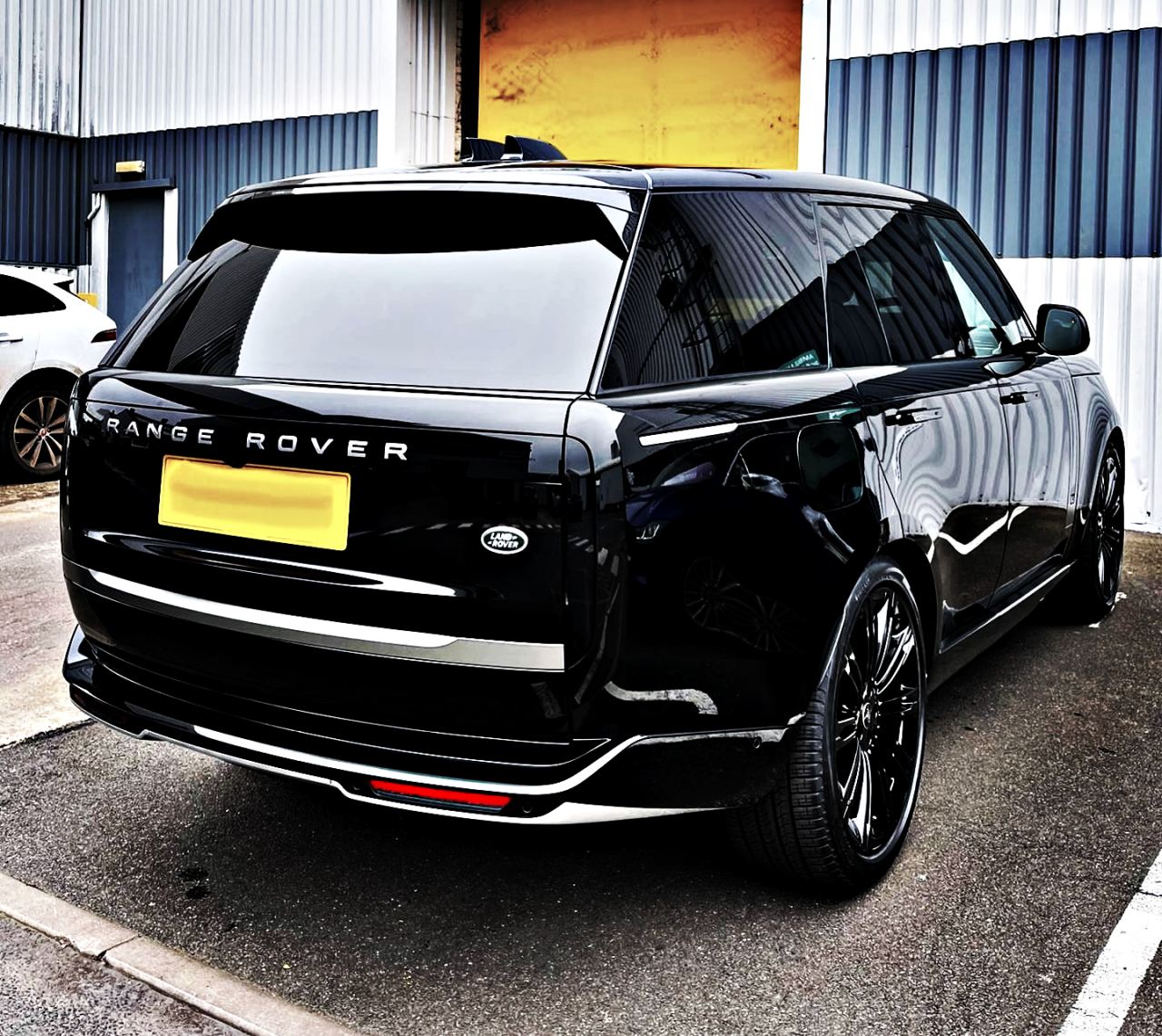 2022 Range Rover SV In Full Black Most Luxurious SUV 2022 Range Rover SV In Full Black Most Luxurious SUV